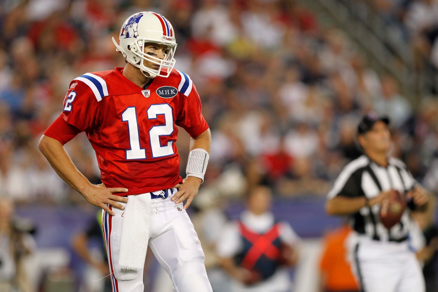 Tom Brady vs. Joe Montana: Who's the Better Quarterback? | Bleacher Report Tom Brady vs. Joe Montana: Who's the Better Quarterback? | Bleacher Report