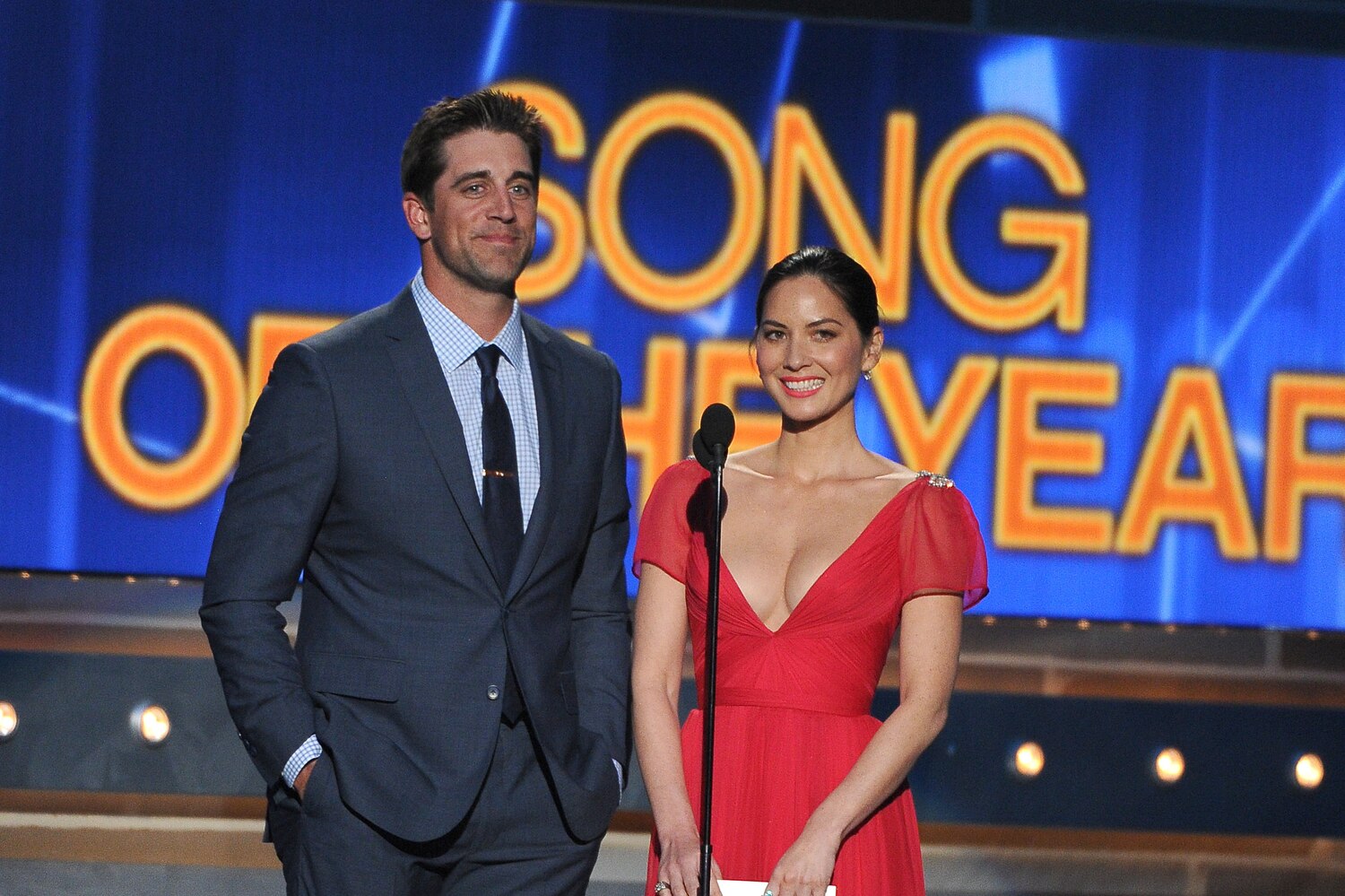 Aaron Rodgers Spotted Awkwardly Kissing Actress Olivia Munn Bleacher Report