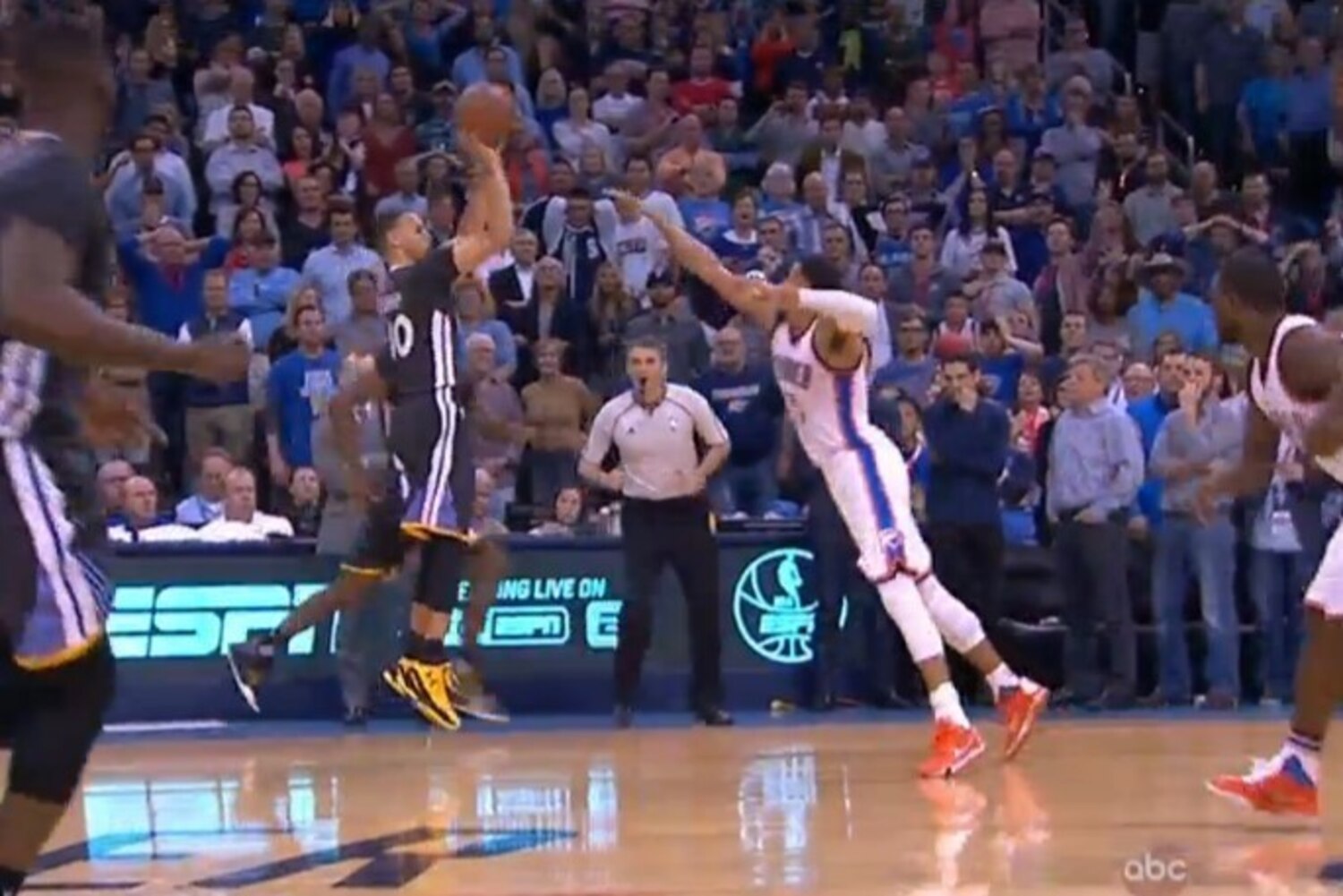 Stephen Curry Sinks Game-Winning 32-Footer to Beat the Thunder | Bleacher Report