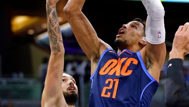 Andre Roberson Stretchered off vs. Pistons After Suffering Knee Injury ...