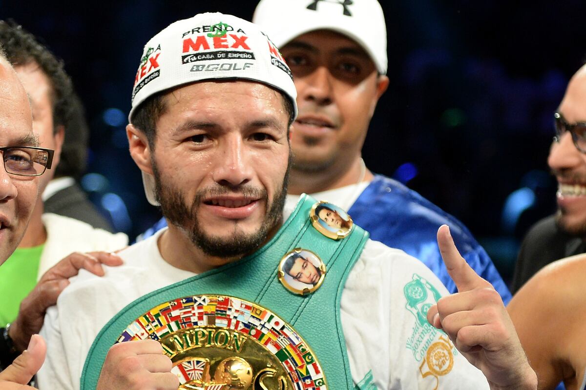 Jhonny Gonzalez vs. Clive Atwell: Winner, Scorecards and Analysis ...