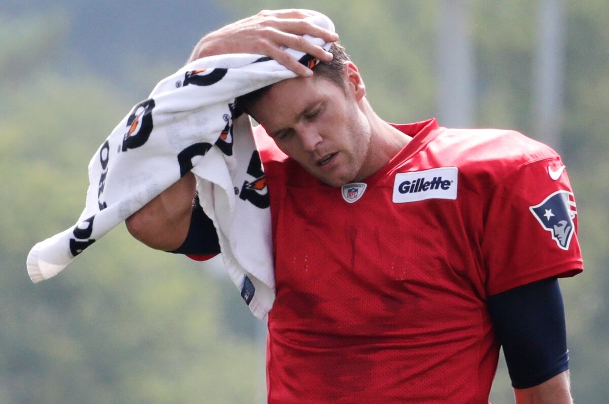 Jets Fans Taunt Patriots Training Camp with 'Cheaters Look Up' Fly-Over ...