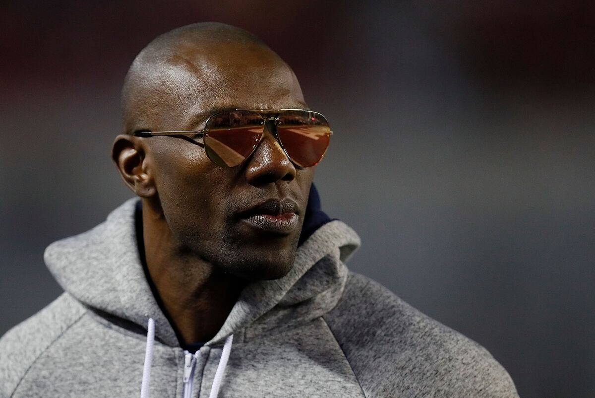 Terrell Owens Buys His Own Hall of Fame Jacket Complete with Stats on ...
