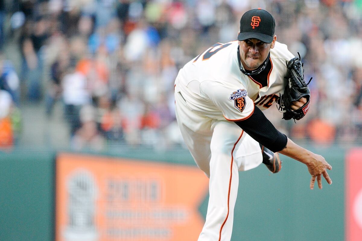 San Francisco Giants Avoid Arbitration Ink Ryan Vogelsong To Multi