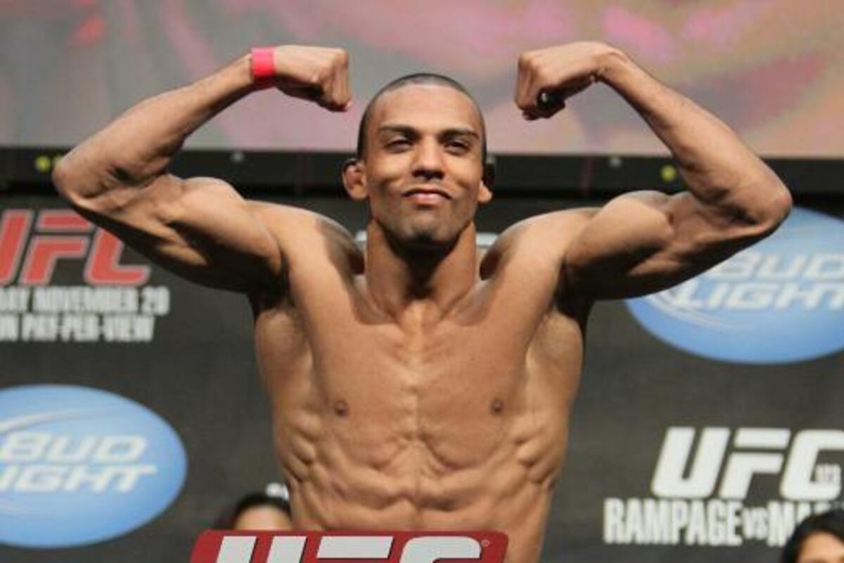 UFC 142: Edson Barboza Bounces Terry Etim with Spectacular Head-Kick KO ...