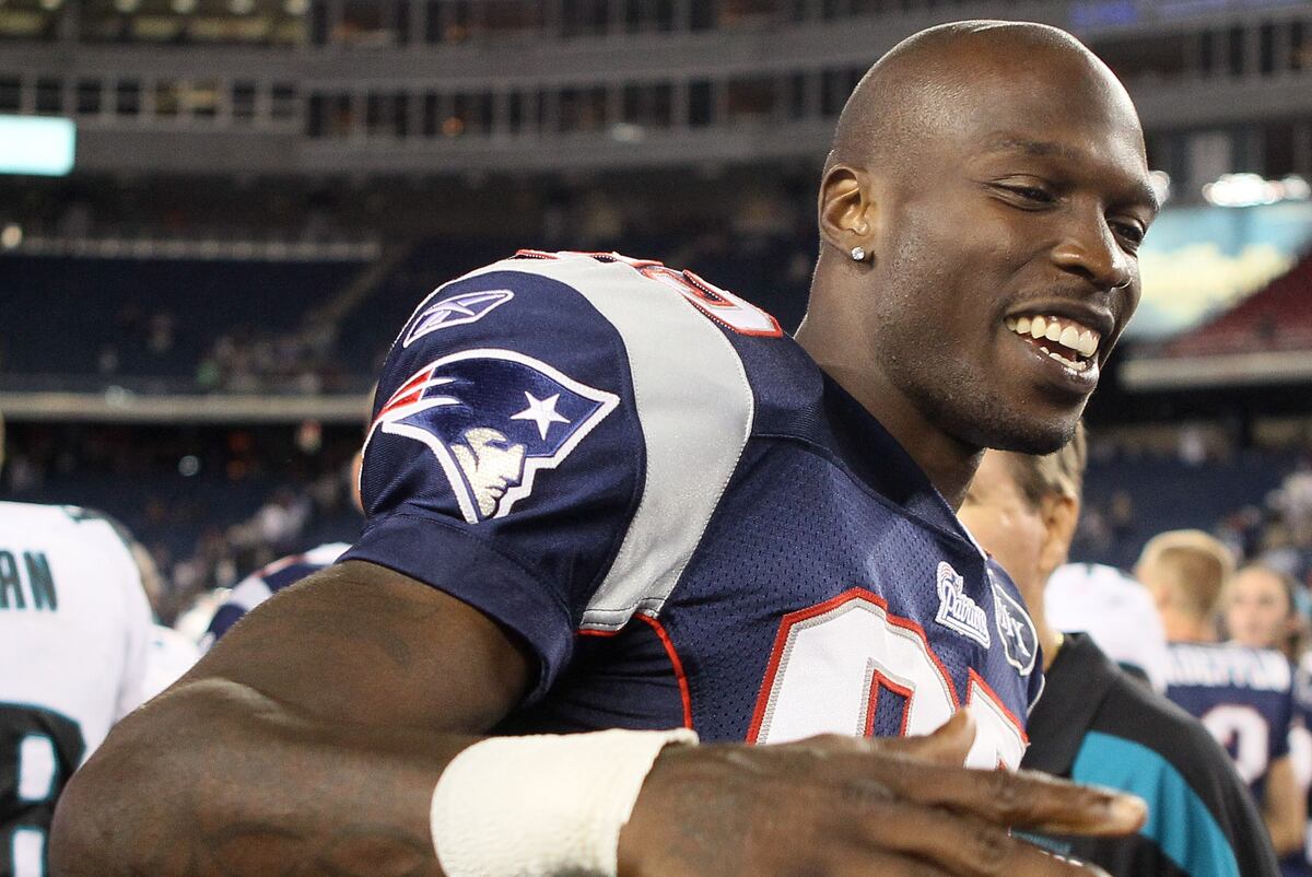 Patriot's Chad Ochocinco Shows His Generosity, Treats Twitter Fan Right ...