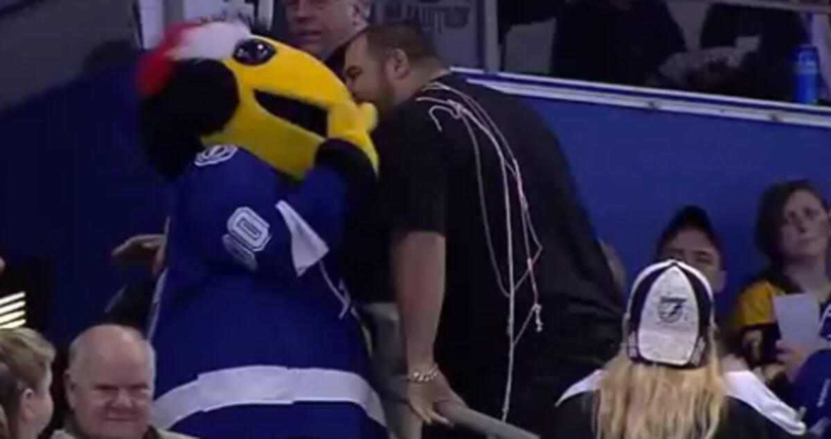 Tampa Bay Lightning Mascot Video: Watch Bruins Fan Mix It Up with ...