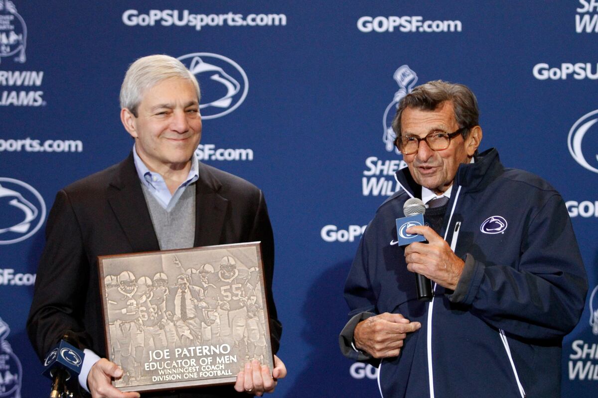 Joe Paterno: Sports Fans Mourn Loss of Former Penn State Coach | News ...