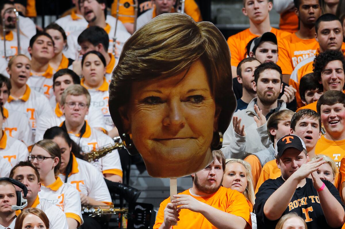 Tennessee Lady Volunteers: Time for Pat Summitt to Abandon the Bench ...