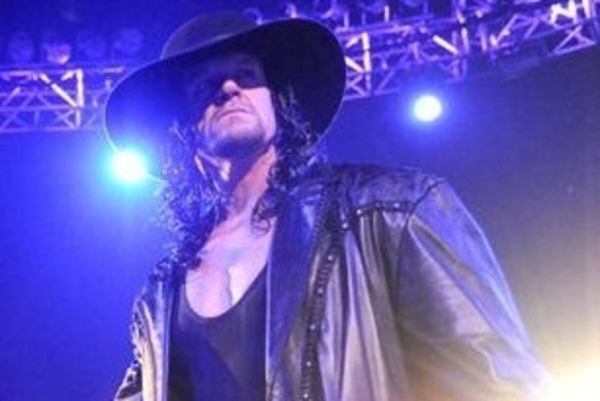WWE Raw: The Undertaker Returns, Laurinaitis' Fate, Y2J Attacks Punk ...