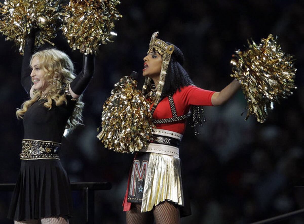 Super Bowl Halftime Show 2012: MIA's Obscene Gesture Was Brilliant ...