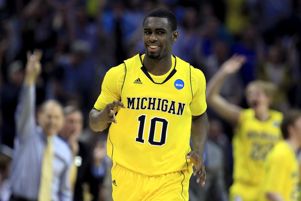 Michigan Basketball: Wolverines Defeat Illinois, Remain Unbeaten at ...