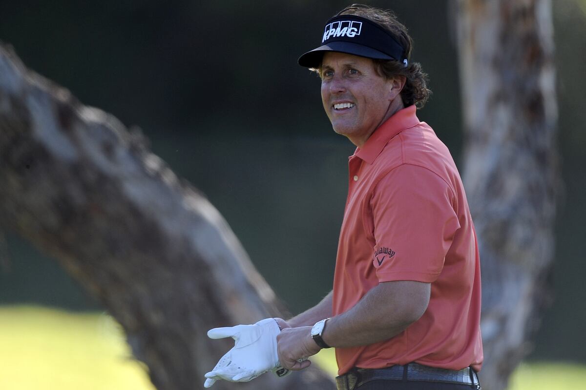 2012 PGA Tour: Riviera a Tough Test on Day One of the Northern Trust ...