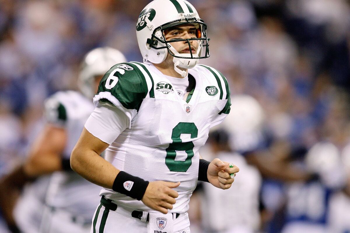 Peyton Manning to Jets Speculation Says More About Mark Sanchez Than ...