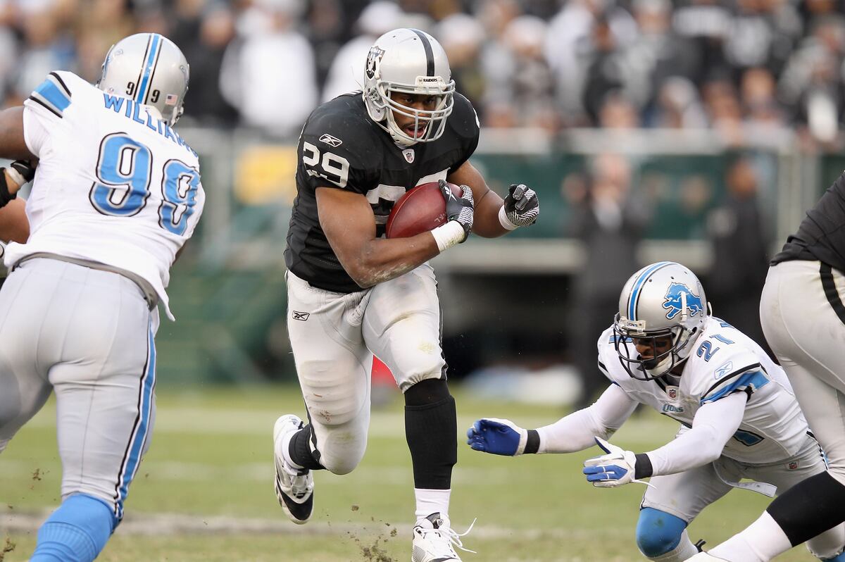 Oakland Raiders: Who Will Earn Franchise Tag, Michael Bush or Tyvon ...