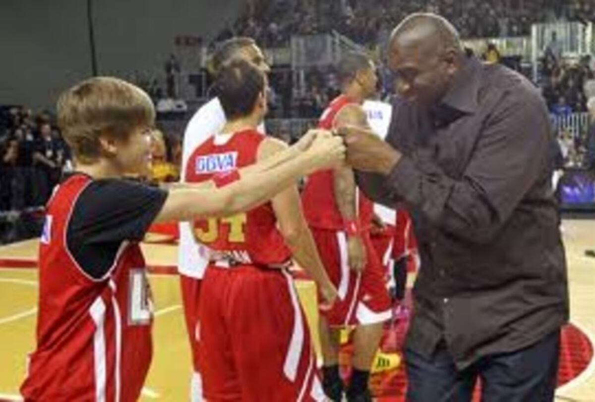 NBA: 11 Most Embarrassing and Awkward Moments of All-Star Weekends Past ...