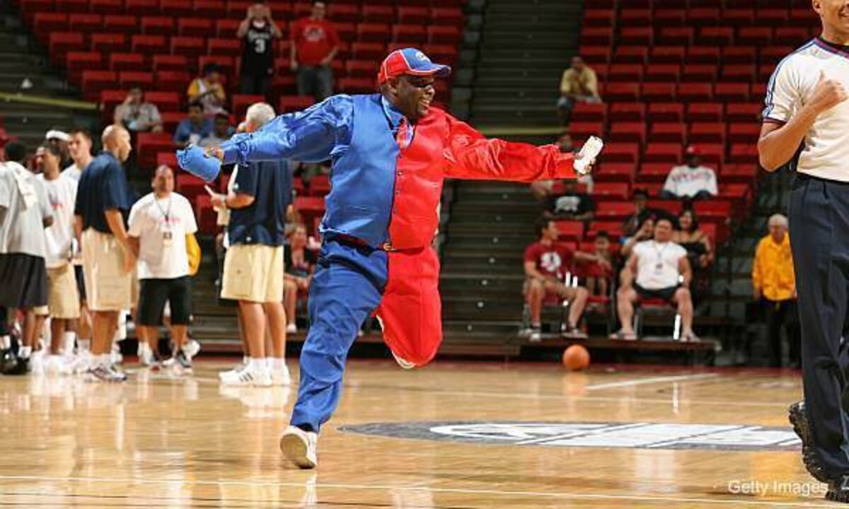 Clipper Darrell Video: Emotional Appearance Deserves Response from ...