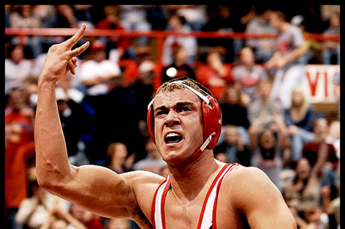 Notre Dame's Derek Foore Signs Developmental Deal with WWE | News ...