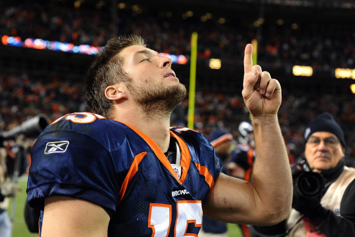 Tim Tebow: Topps Unveils Trading Card with Quarterback in Jets Jersey ...
