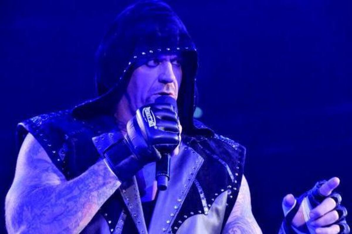 WWE News: New Candid Photo of Undertaker's Bald Look Offers ...