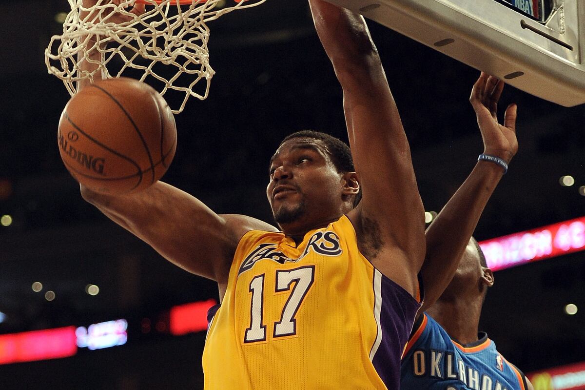 Andrew Bynum: LA Lakers Center's New Injury Should Be Cause for Concern ...