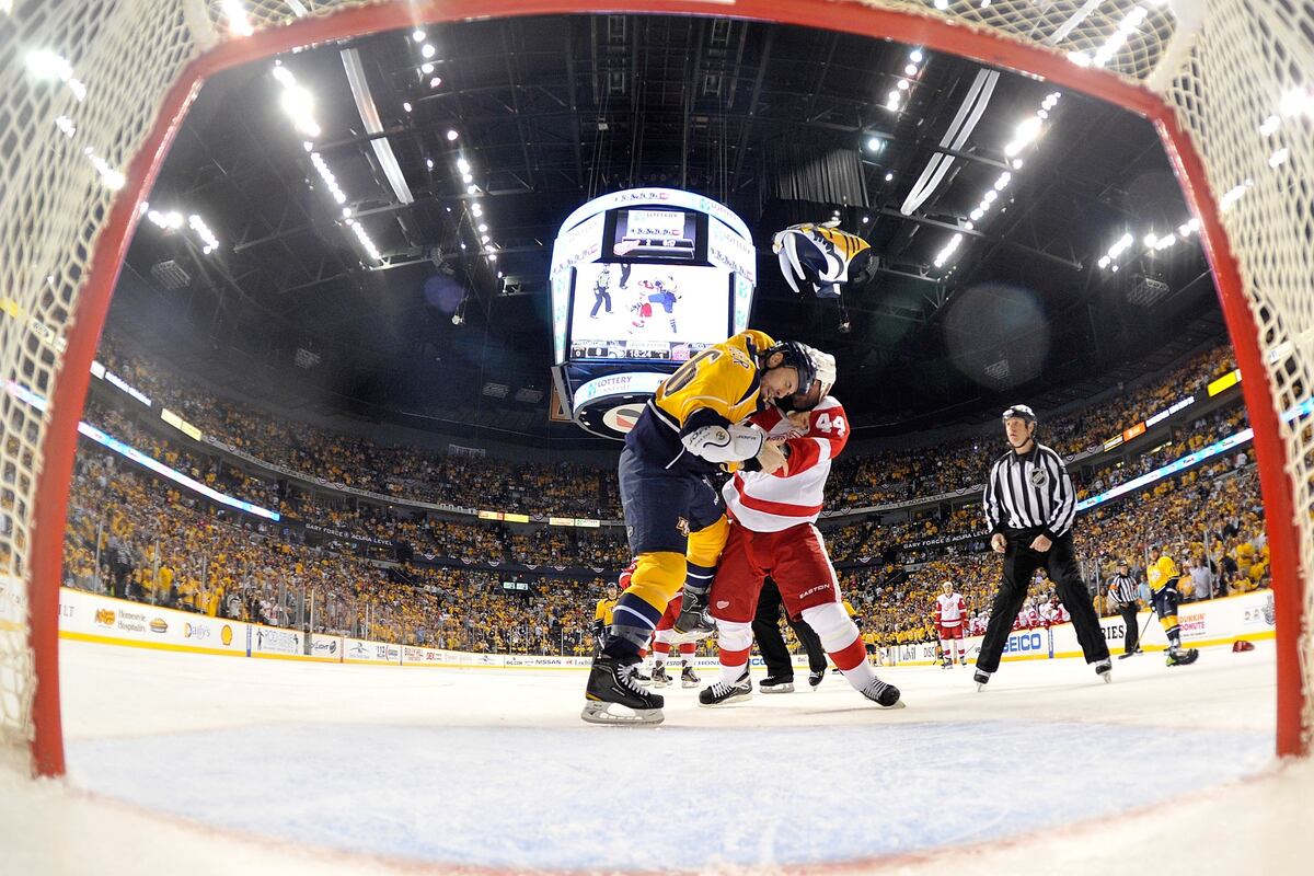 Todd Bertuzzi Fighting Shea Weber Gives Detroit Red Wings the Edge in ...