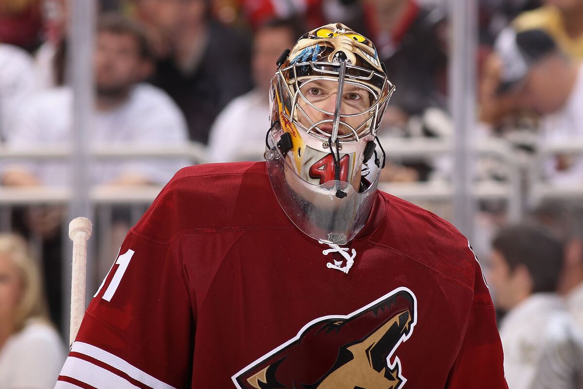 Mike Smith Injury: Updates on Coyotes Goalie's Head Injury | News ...