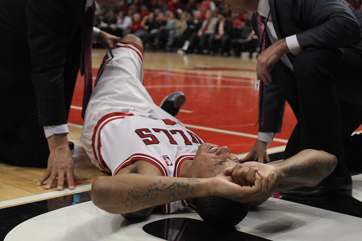 Derrick Rose Injury Falls Squarely on the Shoulders of Tom Thibodeau ...