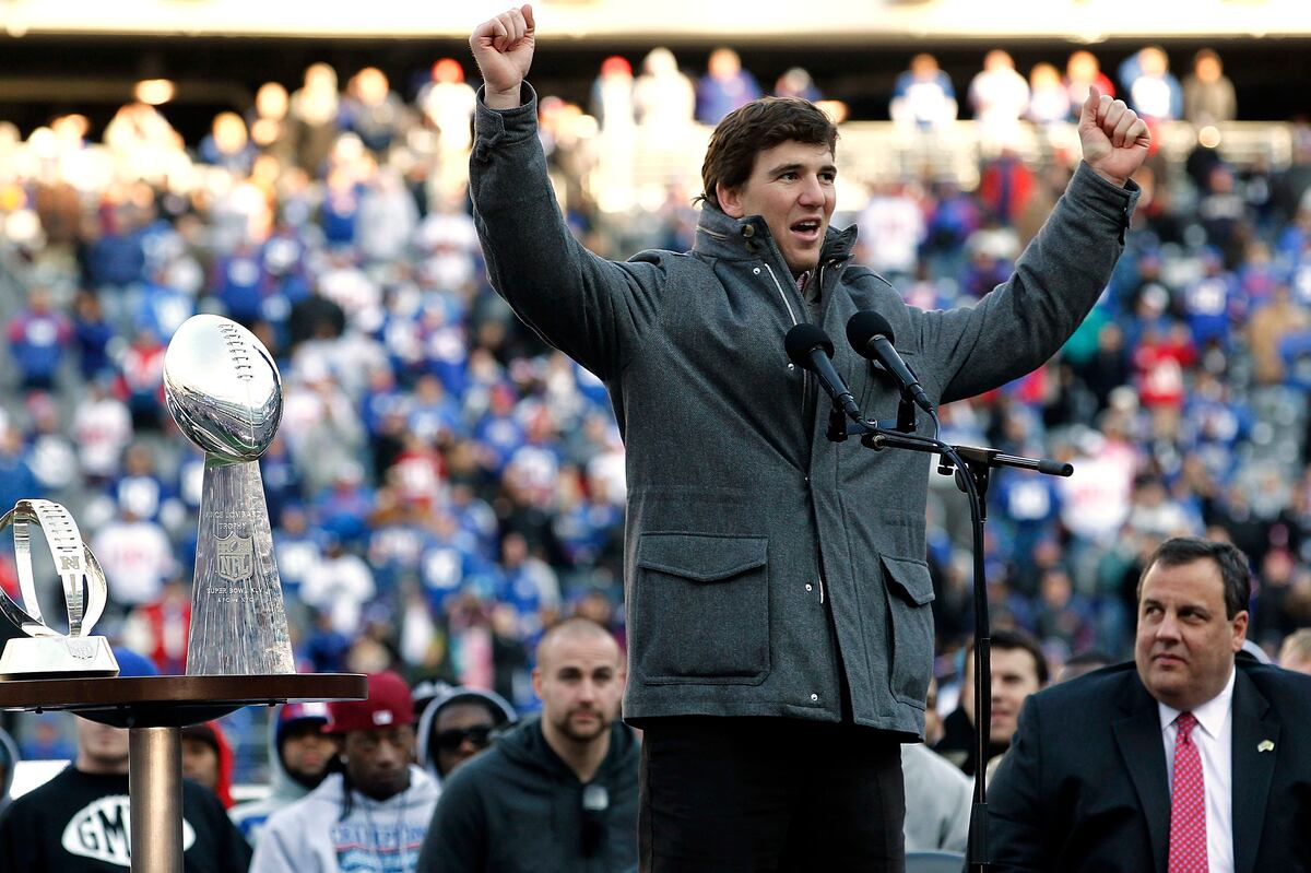 Eli Manning SNL: Awkward Promos Don't Bode Well for QB's Appearance on ...