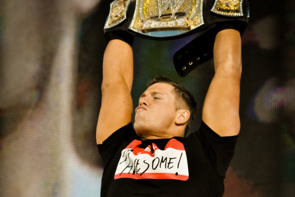 Wwe Superstar The Miz Appears In Psa News Scores