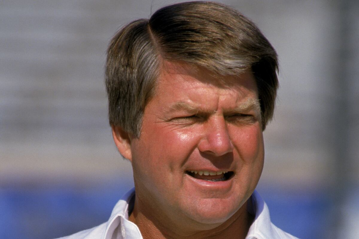 College Football Hall of Fame: Dave Casper and Jimmy Johnson Headline ...