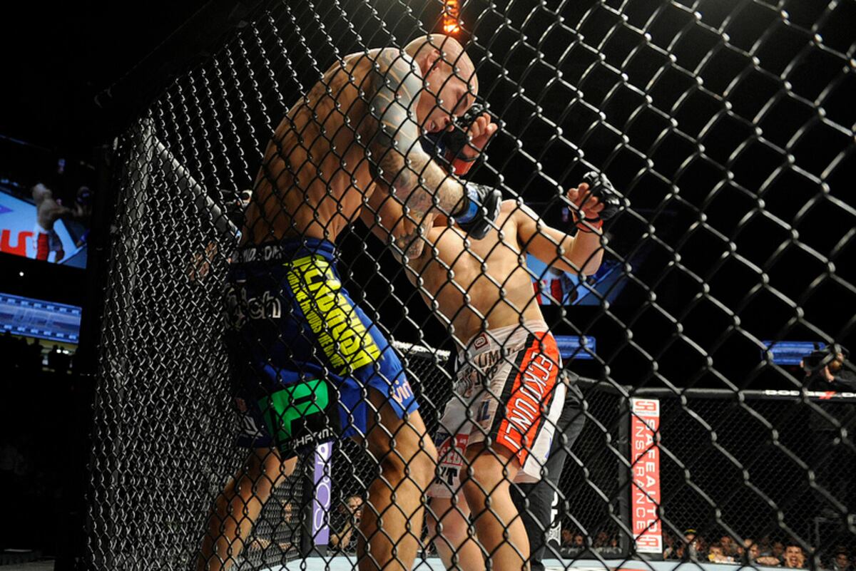 UFC on Fuel TV: What It Really Feels Like to Sit Cageside | News ...