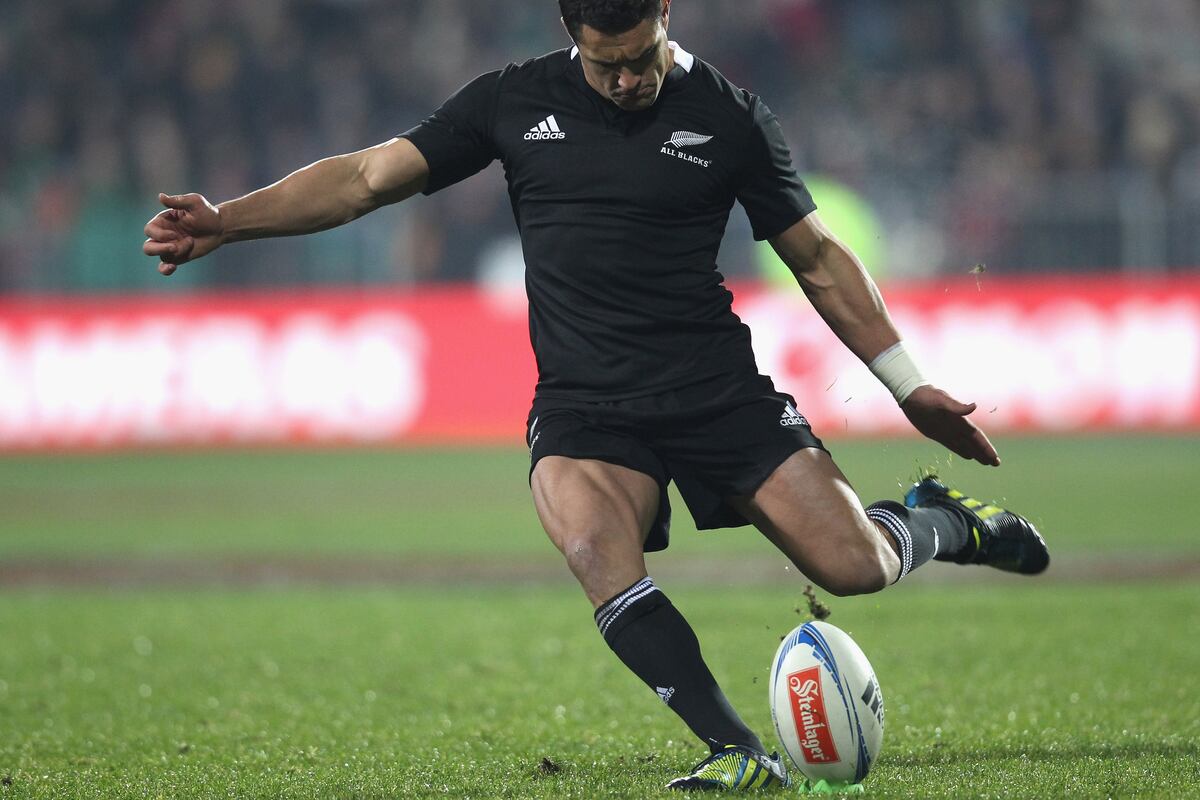 All Blacks: Daniel Carter Drop Goal Steals Last-Minute Win over Ireland ...