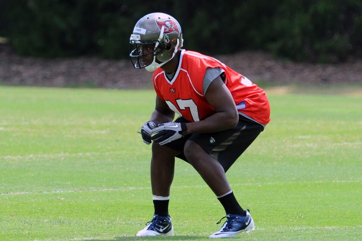 Rookie Tandy's Versatility Already Giving Buccaneers Flexibility in ...