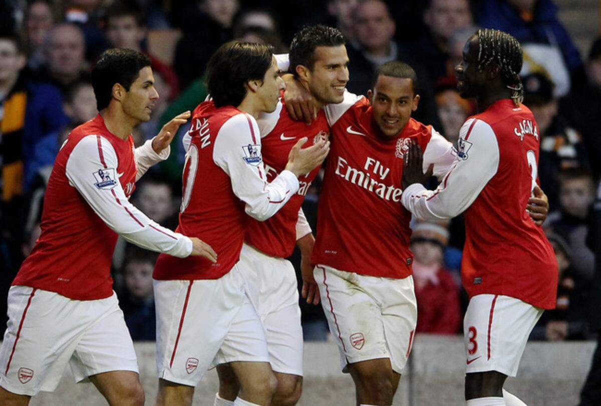Robin Van Persie Reaction: Former Players, Club, Angry Fan, Alisher ...