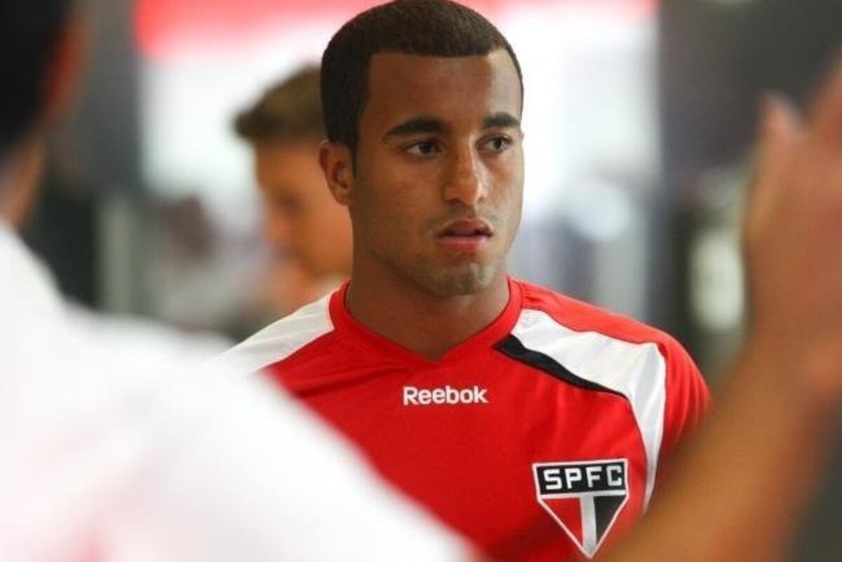 Manchester United Transfer News: United Edge Closer to Completing Lucas ...