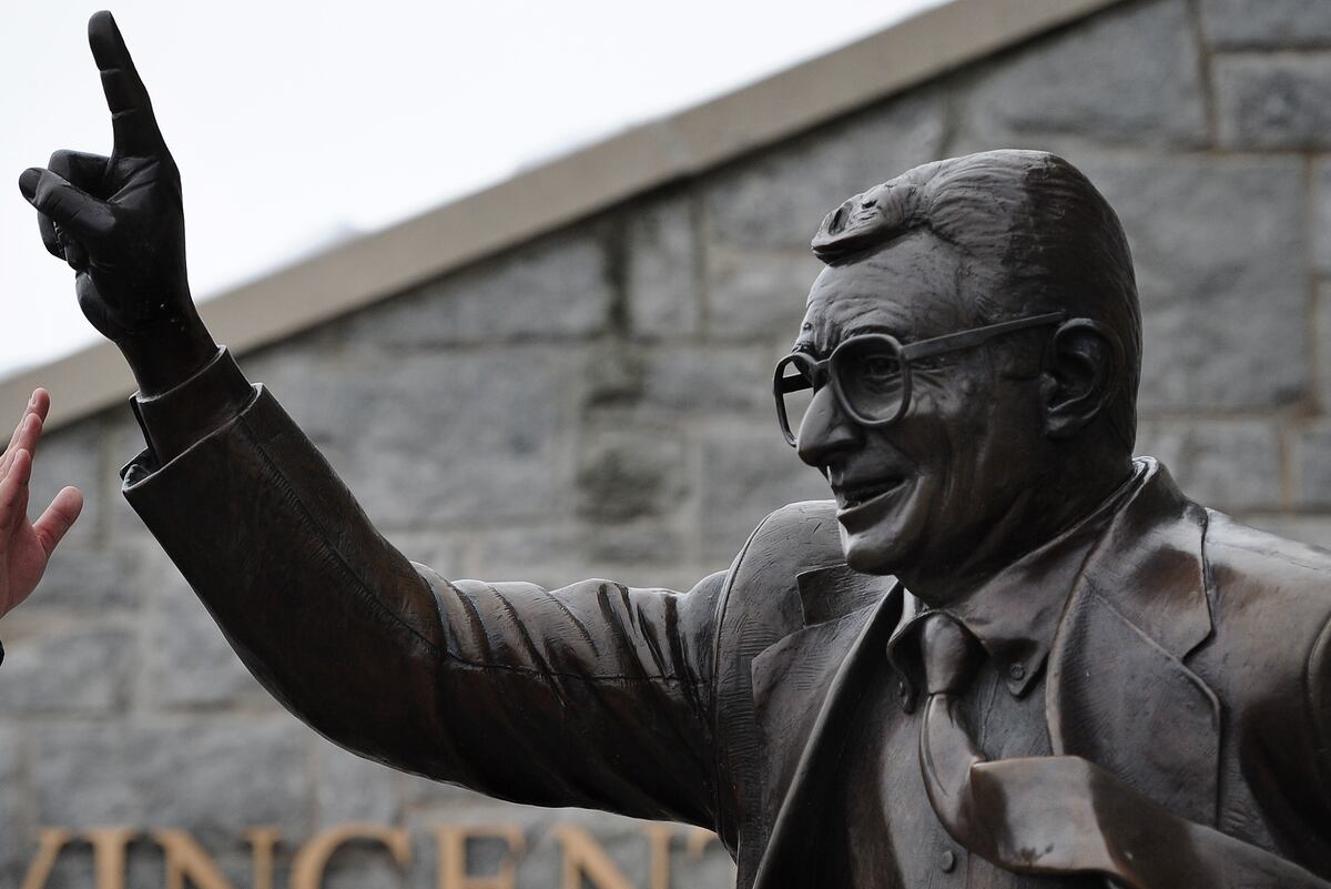 Joe Paterno Statue Will Reportedly Remain Standing at Penn State | News ...