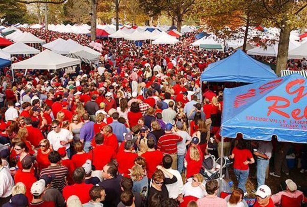 Ultimate College Football Tailgate: All the Best Elements from Across ...