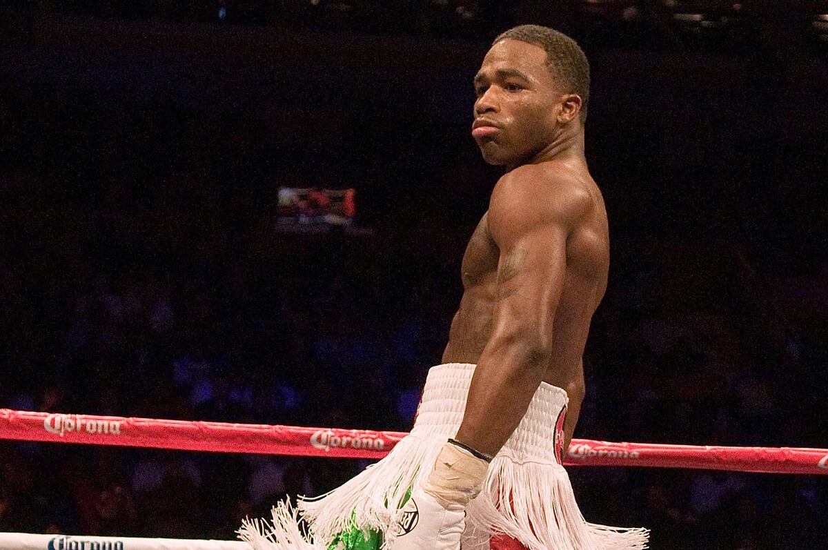 Adrien Broner Takes out Escobedo in 5 Rounds at 130 | News, Scores ...