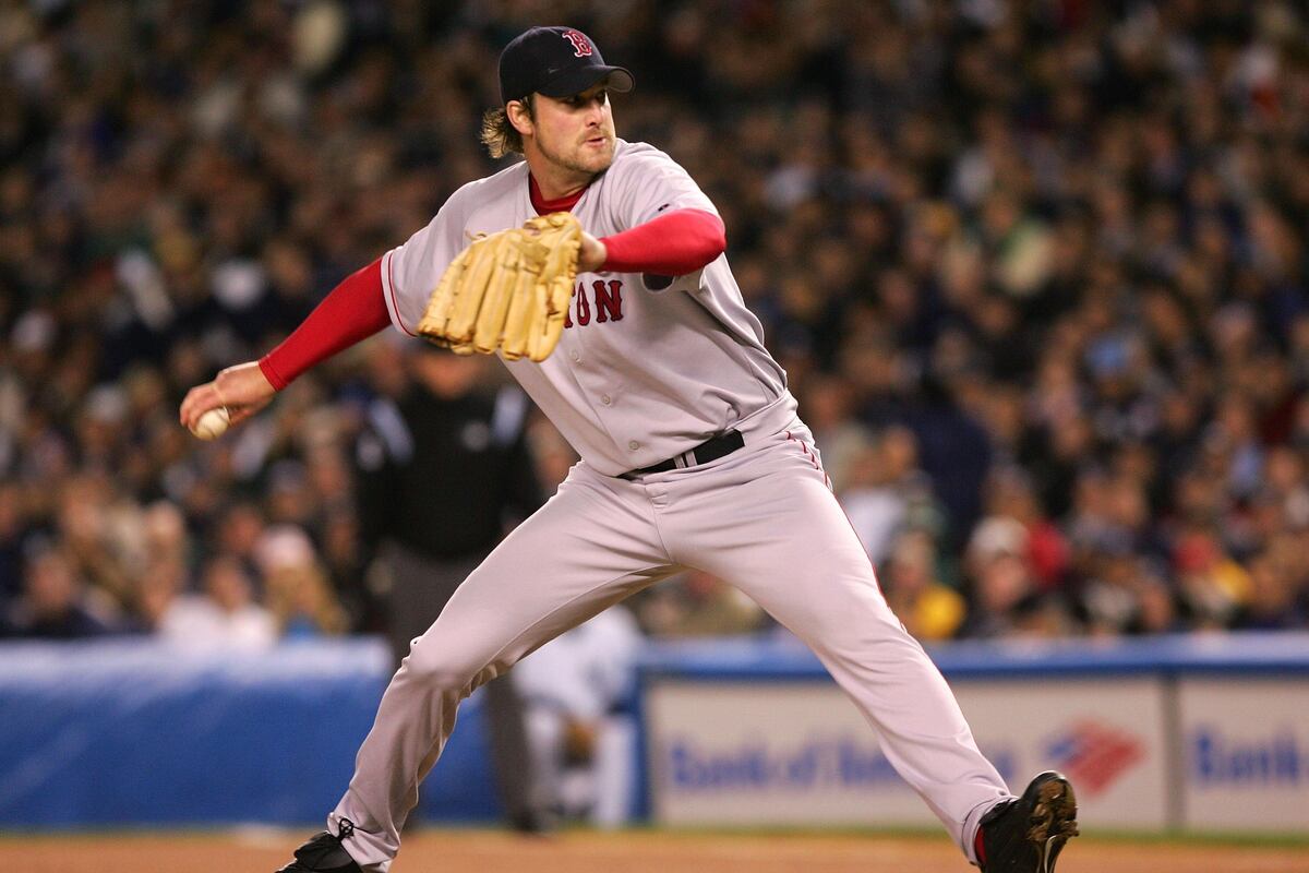 Derek Lowe Is the Latest Member of the 2004 Red Sox to Join the Yankees ...