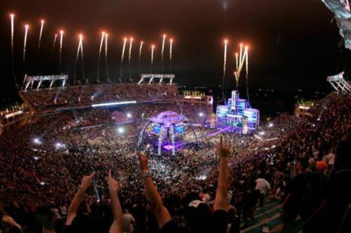 Ranking the Top 10 Biggest Pops in WWE History | News, Scores ...