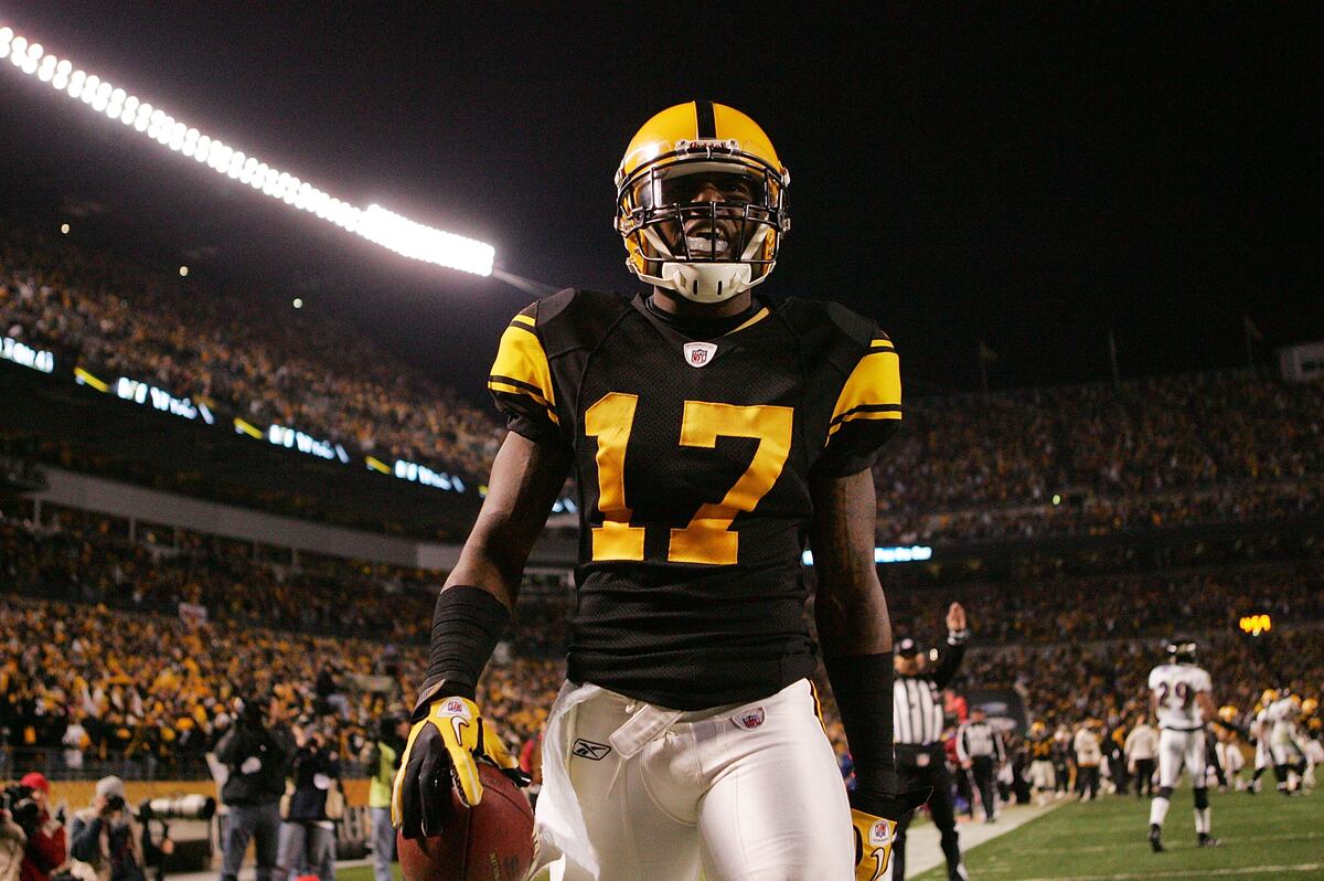 Mike Wallace: Why Steelers WR Should Stretch Holdout into the Regular ...