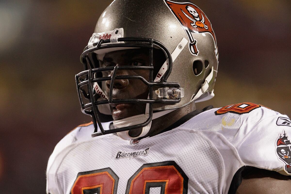Tampa Bay Buccaneers: Demar Dotson Ready to Challenge Jeremy Trueblood ...
