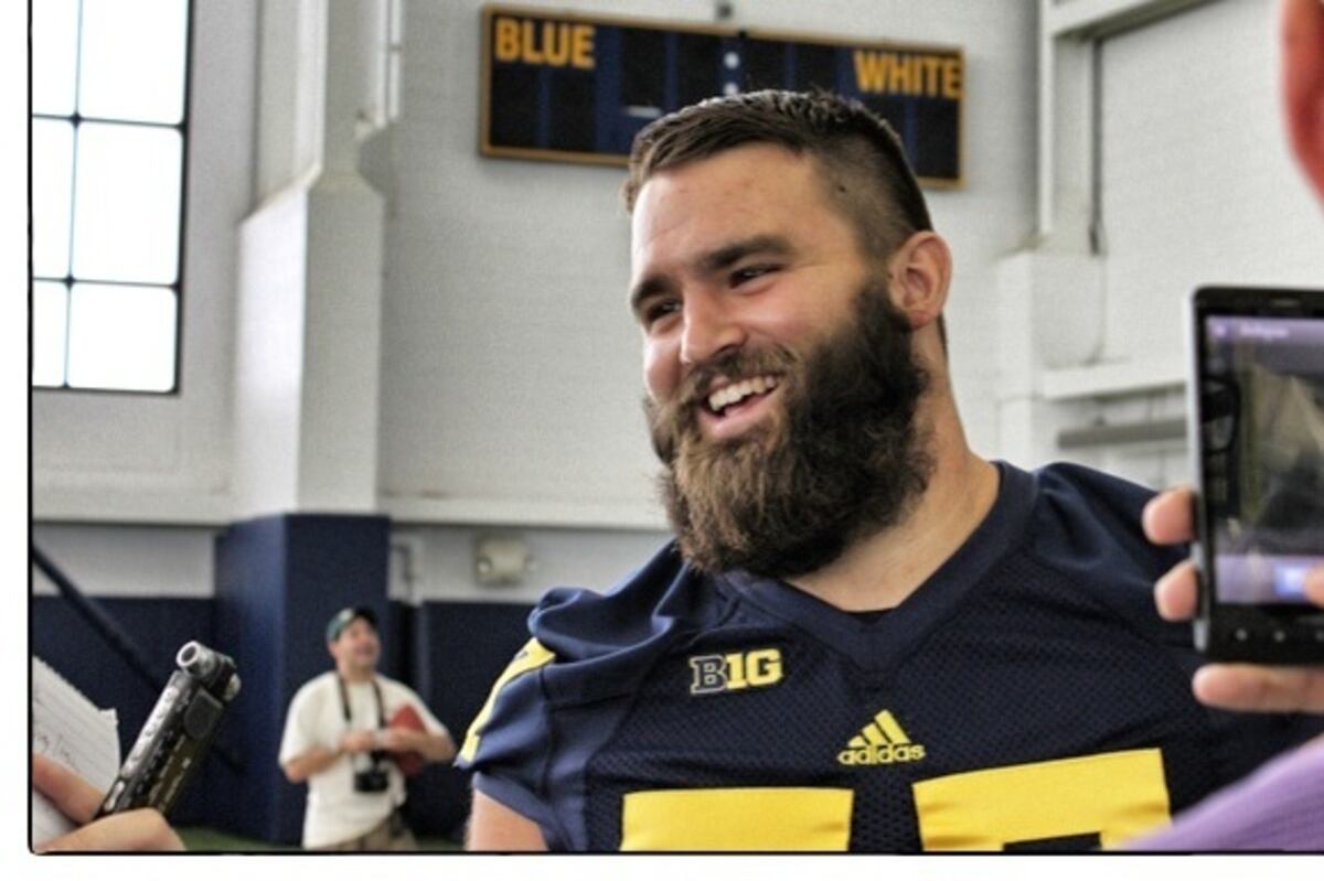 Michigan Football: Elliott Mealer Pulls Ahead in Battle at Left Guard ...