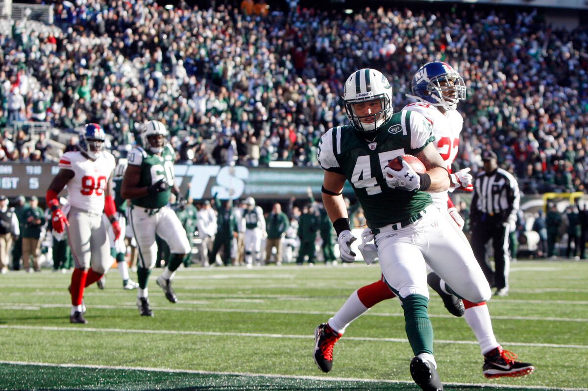 Josh Baker: New York Jets Tight End Tears ACL, Likely Gone for Season ...