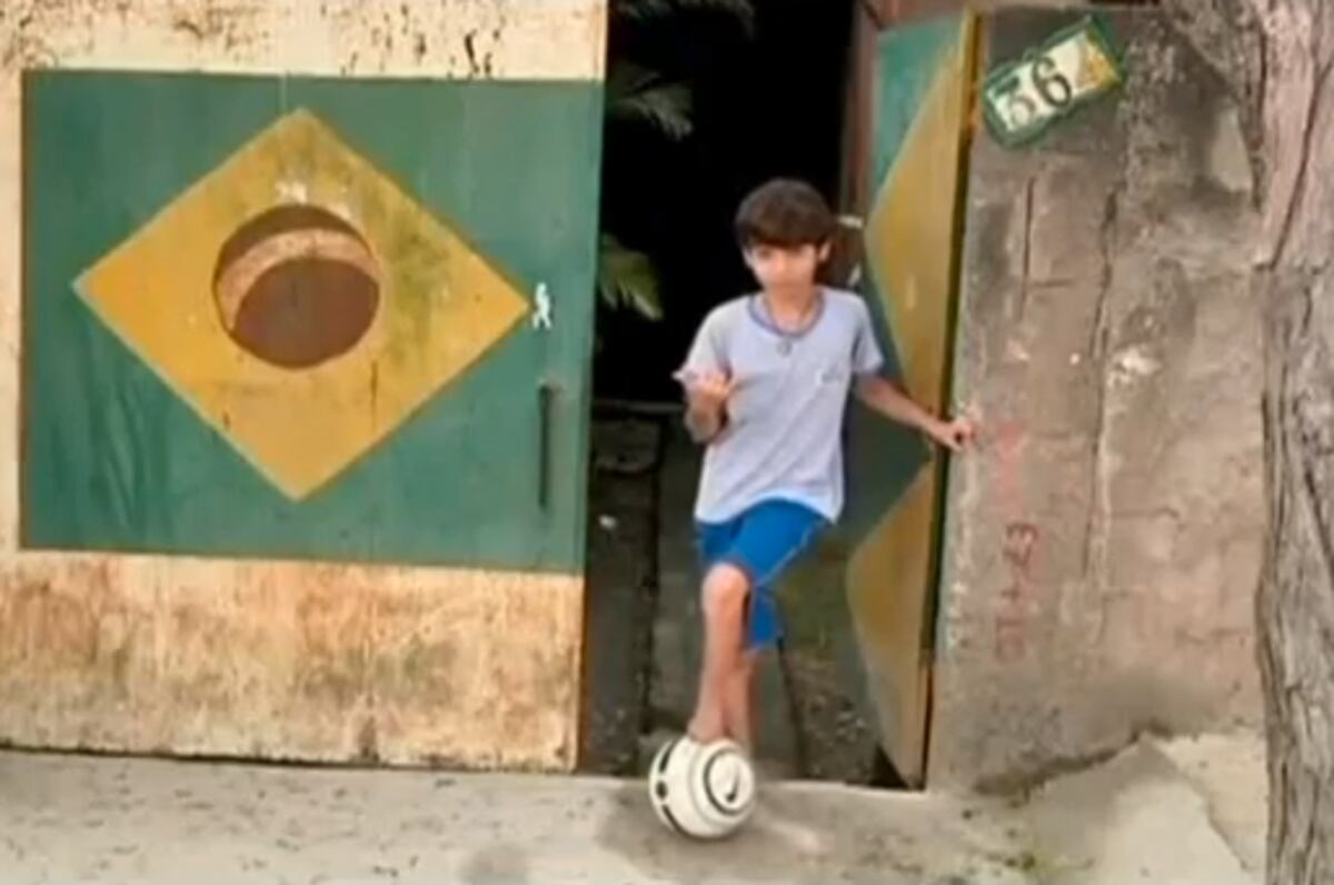 Brazil Boy Born with No Feet Inspires Barcelona FC Invitation | News ...