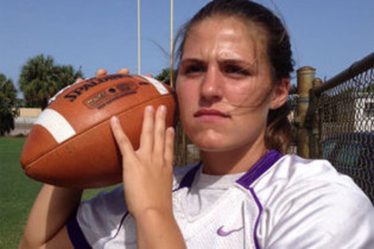 South Plantation's Erin DiMeglio Breaks High School Barriers as Girl QB ...