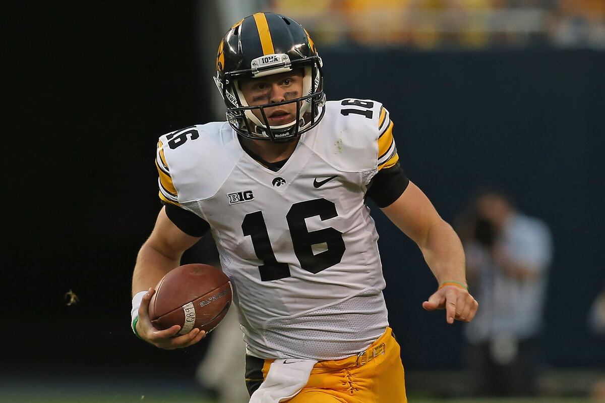 Iowa Football: Why Benching James Vandenberg Would Be the Wrong Move ...