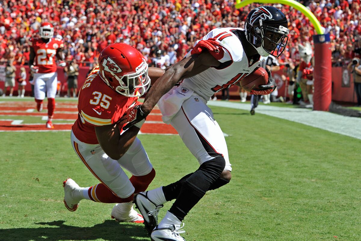 Atlanta Falcons Wide Receiver Julio Jones Gaining Fans from Around the ...