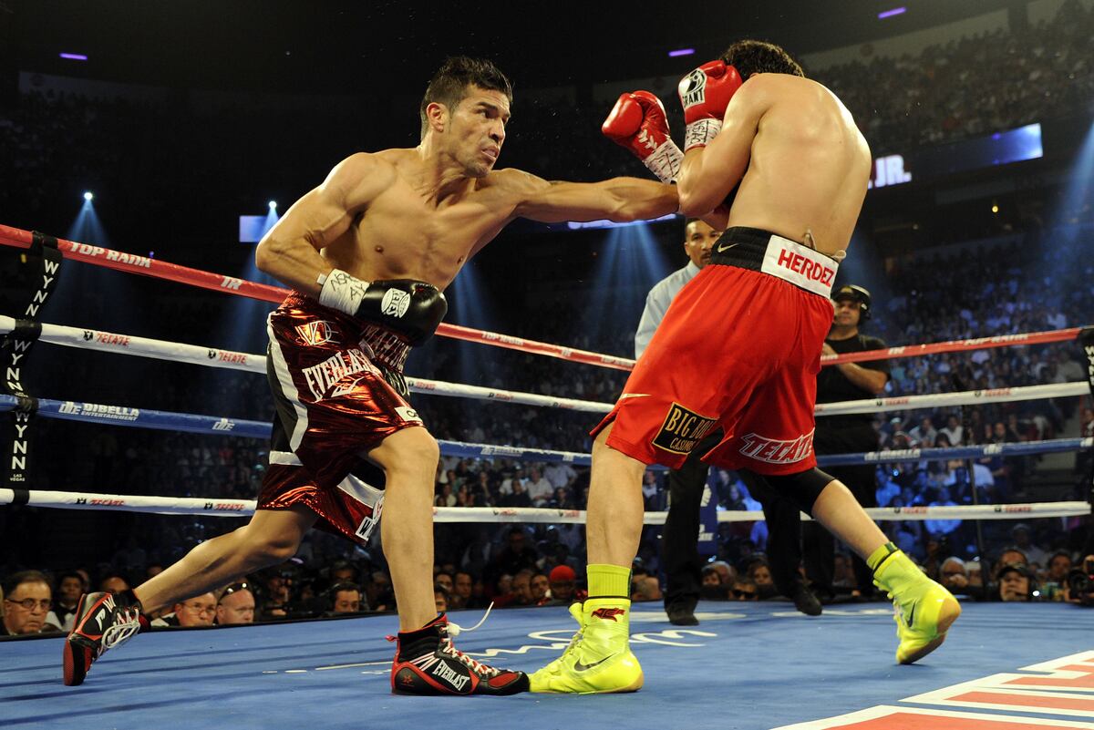 Sergio Martinez Escapes; Beats Chavez Jr. by Unanimous Decision | News ...